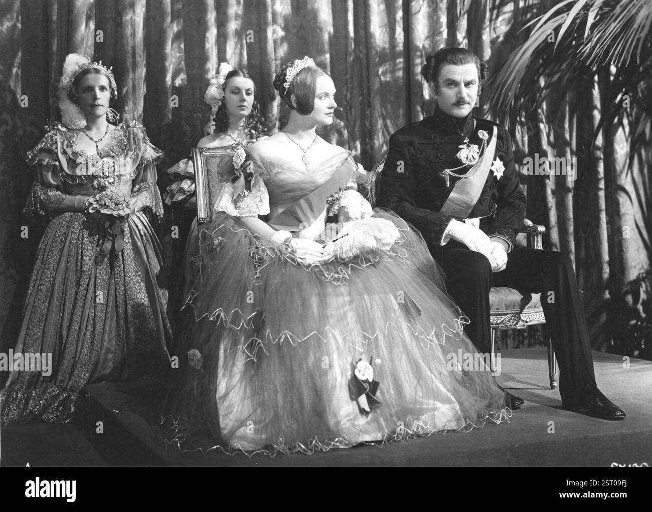 SIXTY GLORIOUS YEARS [BR 1938] ANNA NEAGLE as Queen Victoria, ANTON ...