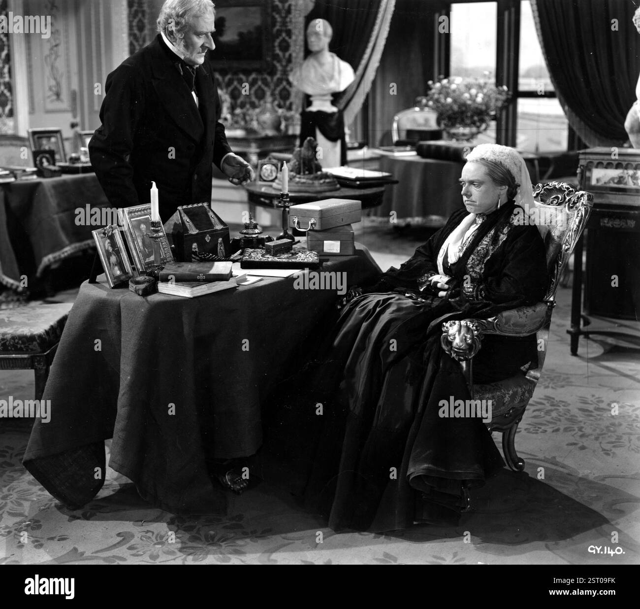 SIXTY GLORIOUS YEARS [BR 1938] ANNA NEAGLE as Queen Victoria Date: 1938 ...