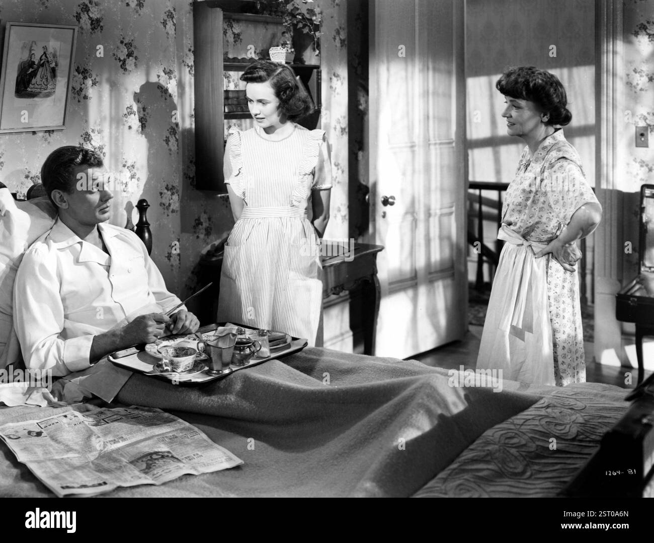 SHADOW OF A DOUBT [US 1943] JOSEPH COTTEN, TERESA WRIGHT, PATRICIA ...