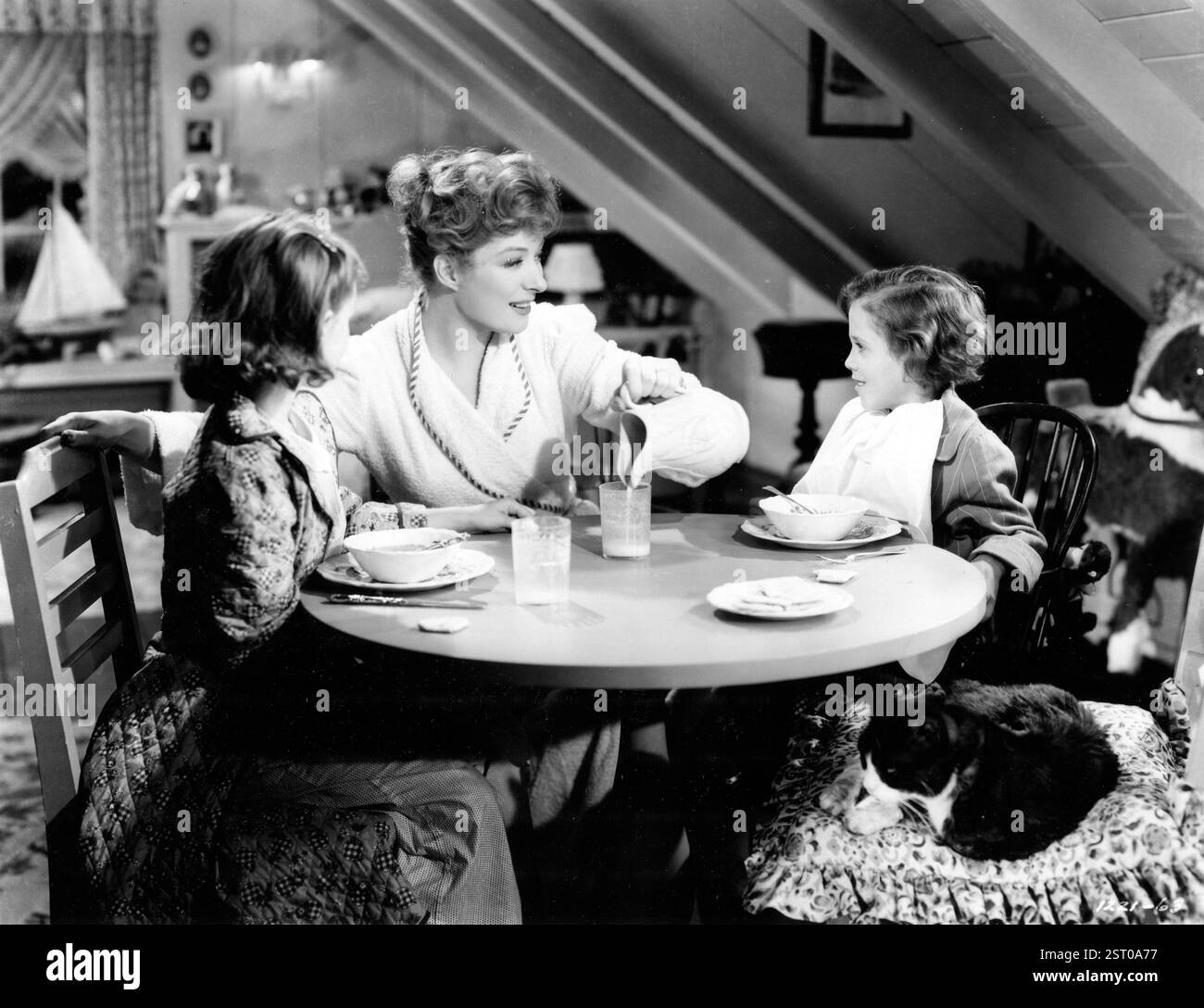 MRS MINIVER [US 1942] CLARE SANDARS, GREER GARSON, CHRISTOPHER SEVERN ...