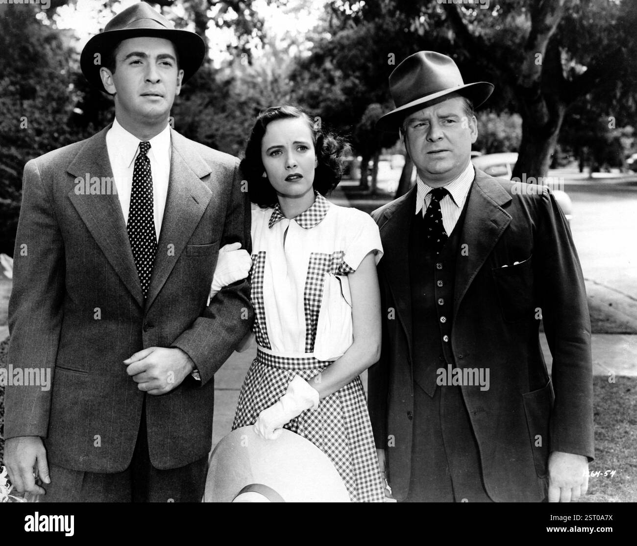 SHADOW OF A DOUBT [US 1943] MACDONALD CAREY, TERESA WRIGHT, WALLACE FORD Date: 1943 Stock Photo ...