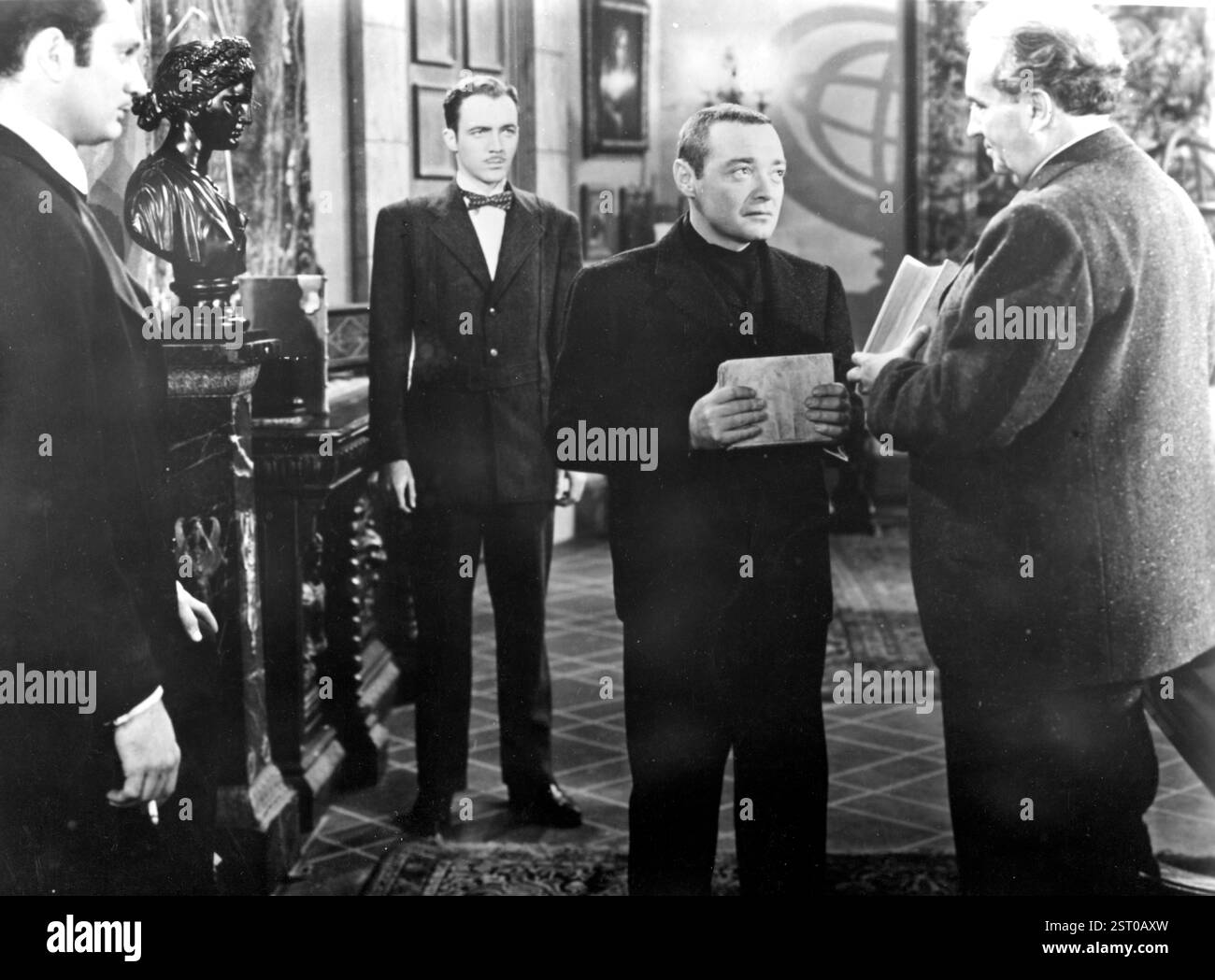 THE BEAST WITH FIVE FINGERS [US 1946] [L-R] ROBERT ALDA, JOHN ALVIN, PETER LORRE, CHARLES DINGLE ...