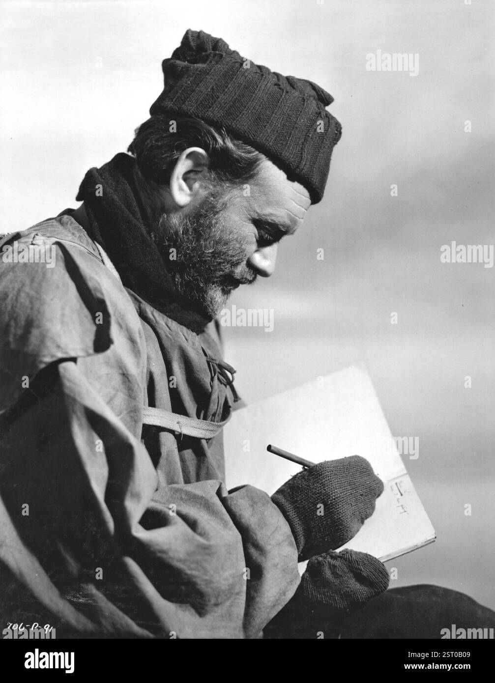 SCOTT OF THE ANTARCTIC [BR 1948] JOHN MILLS as Captain Scott Date: 1948 ...