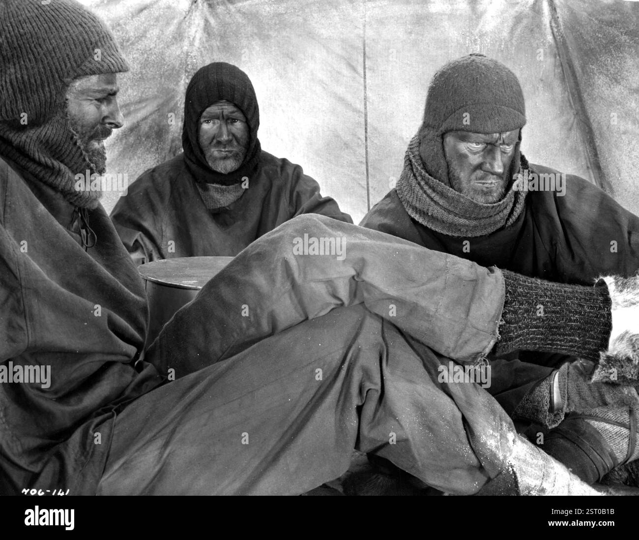 SCOTT OF THE ANTARCTIC [BR 1948] DEREK BOND as Oates, JOHN MILLS as ...