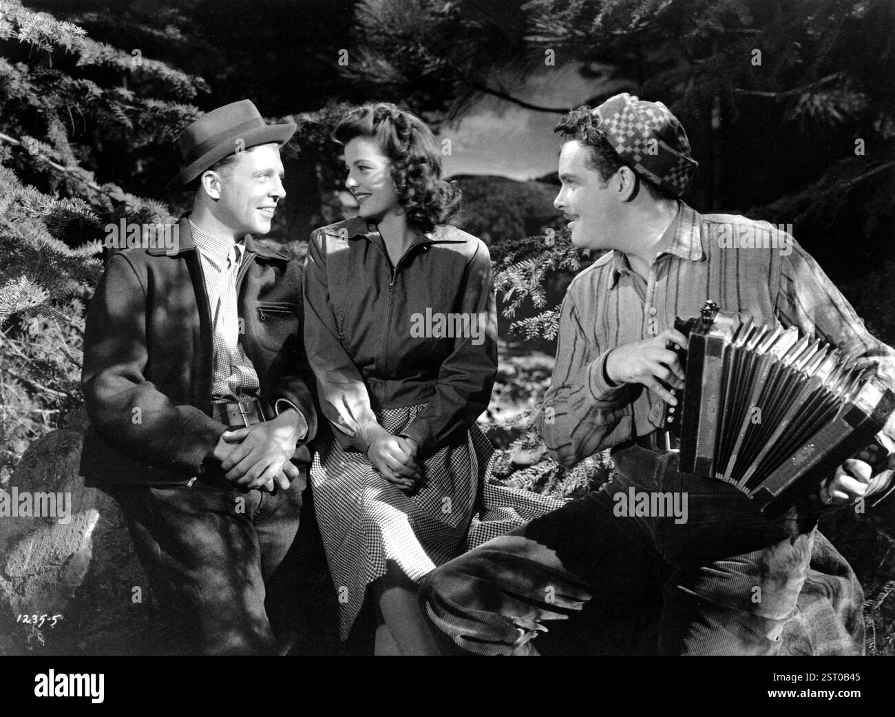TIMBER! [US 1942] DAN DAILEY, MARJORIE LORD, LEO CARILLO Date: 1942 ...