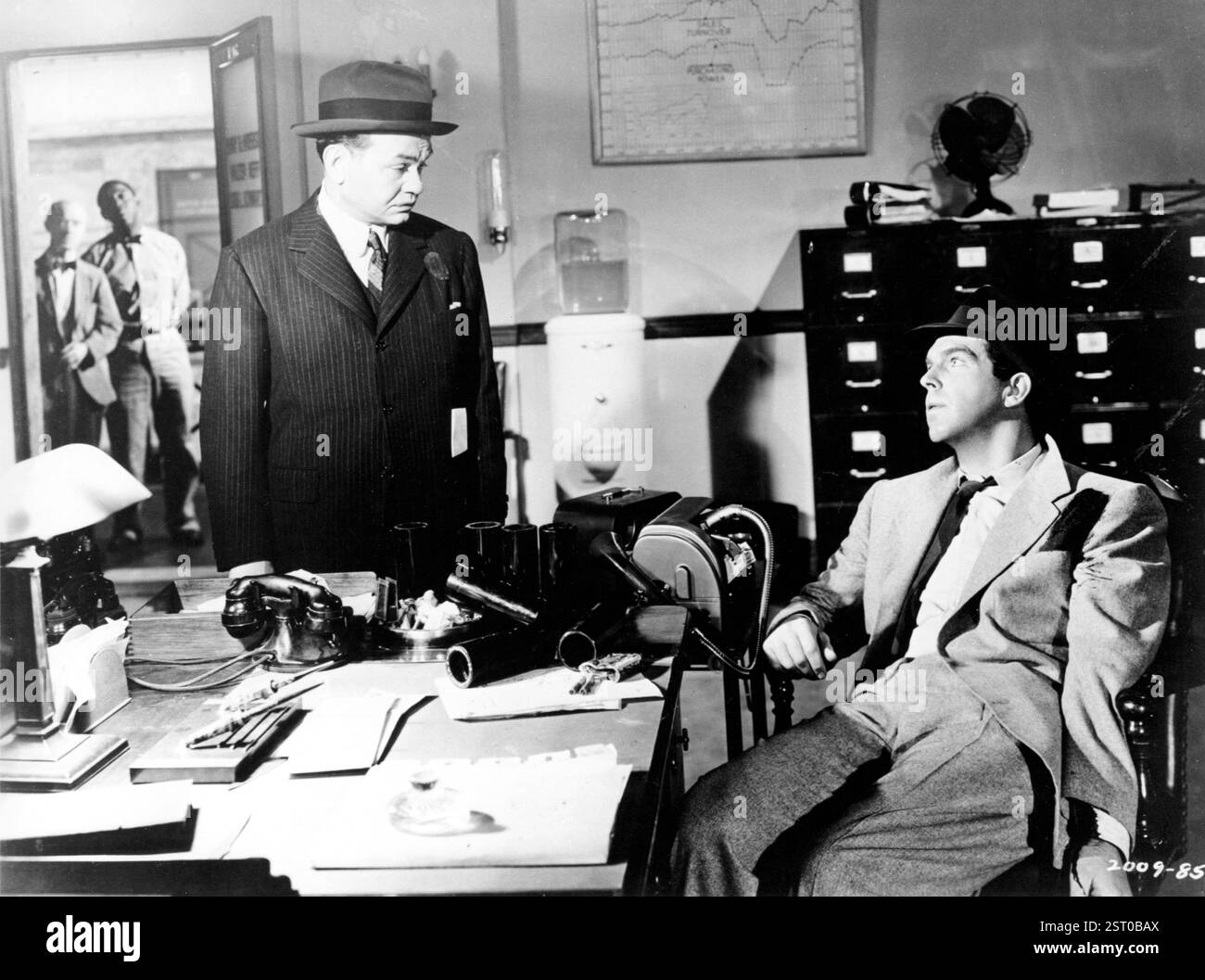 Double indemnity 1944 film hi-res stock photography and images - Alamy