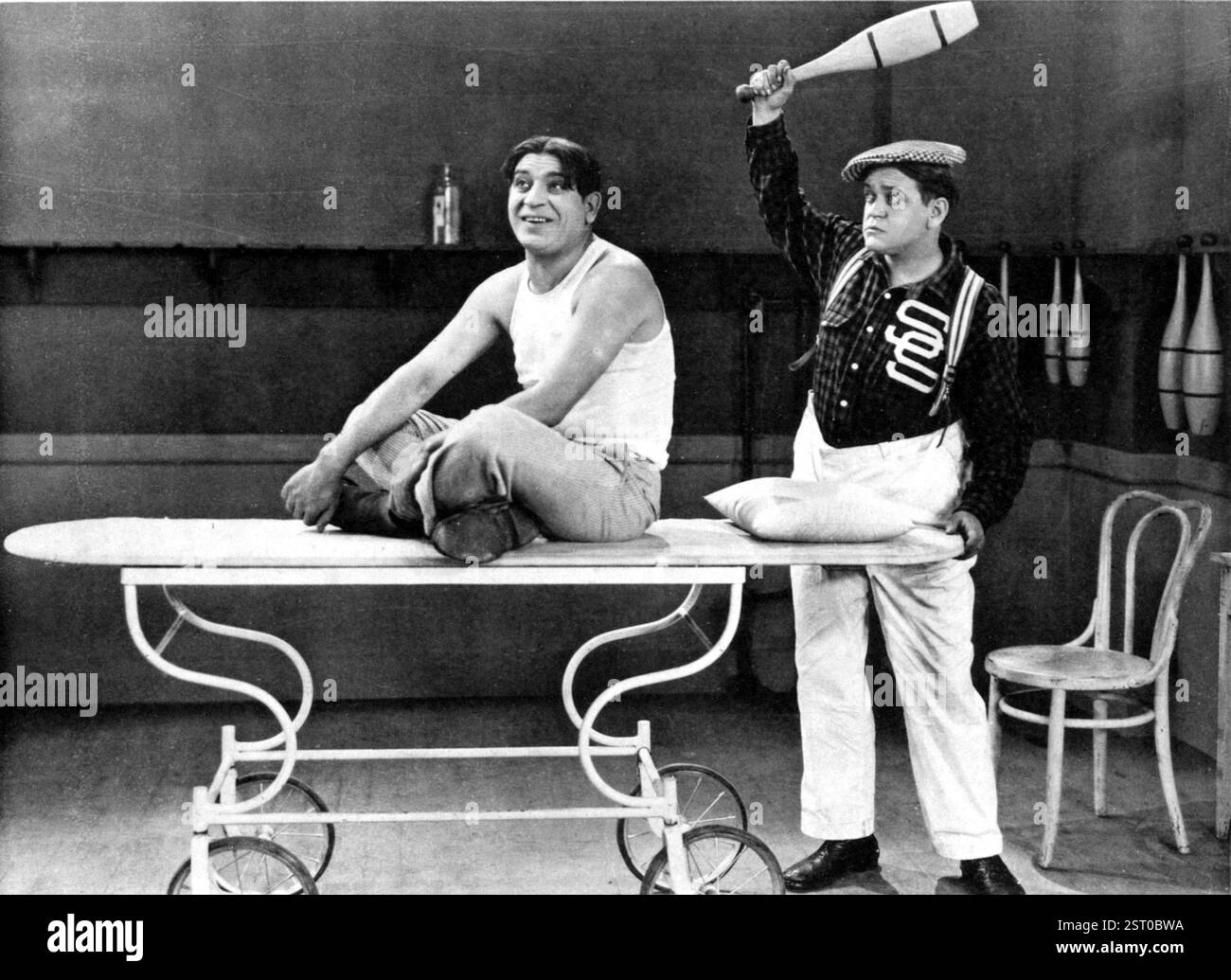 A SELF-MADE FAILURE [US 1924] LLOYD HAMILTON [right] Date: 1924 Stock ...