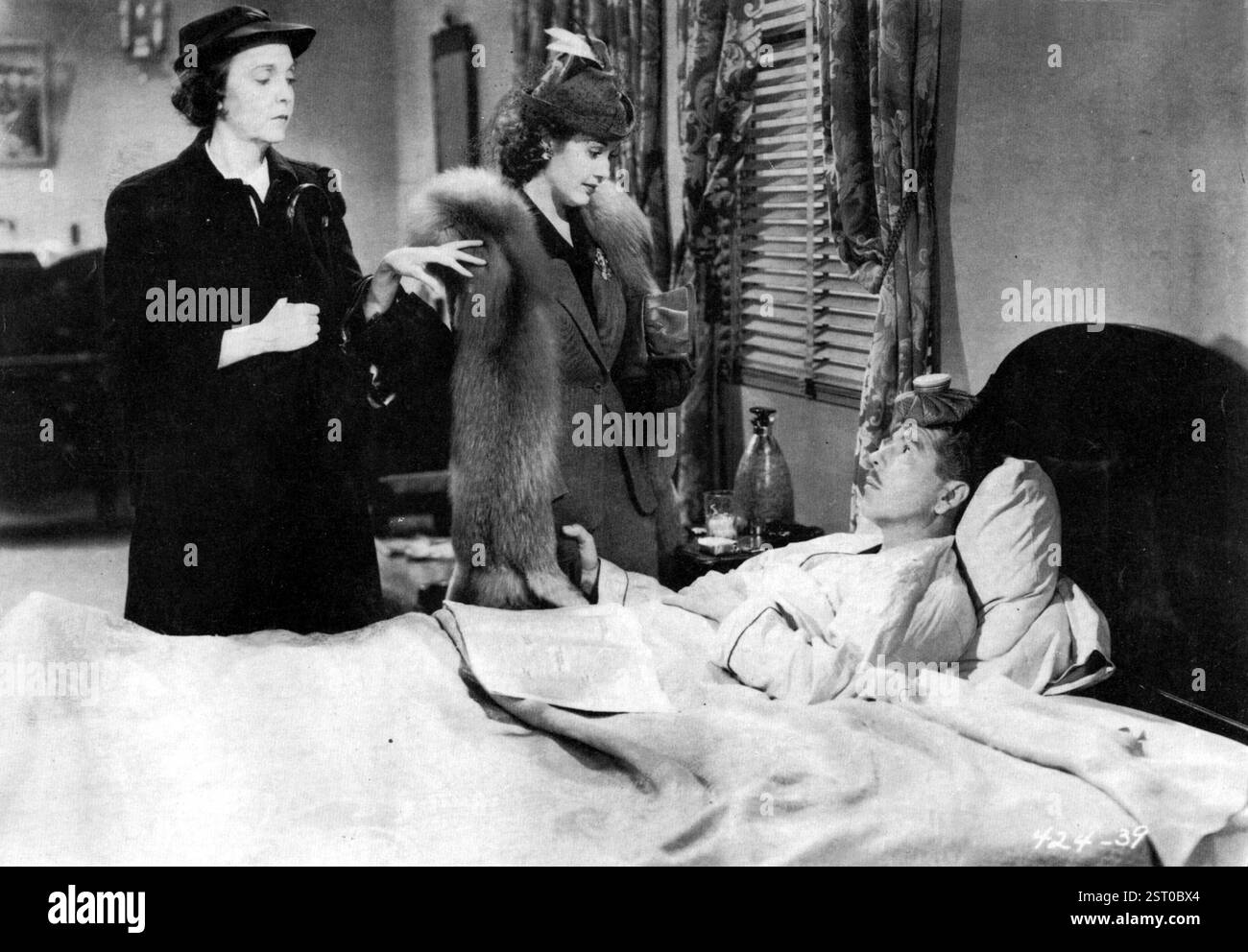 SO'S YOUR AUNT EMMA! [US 1942] ZASU PITTS, GWEN KENYON, DOUGLAS FOWLEY Date: 1942 Stock Photo ...