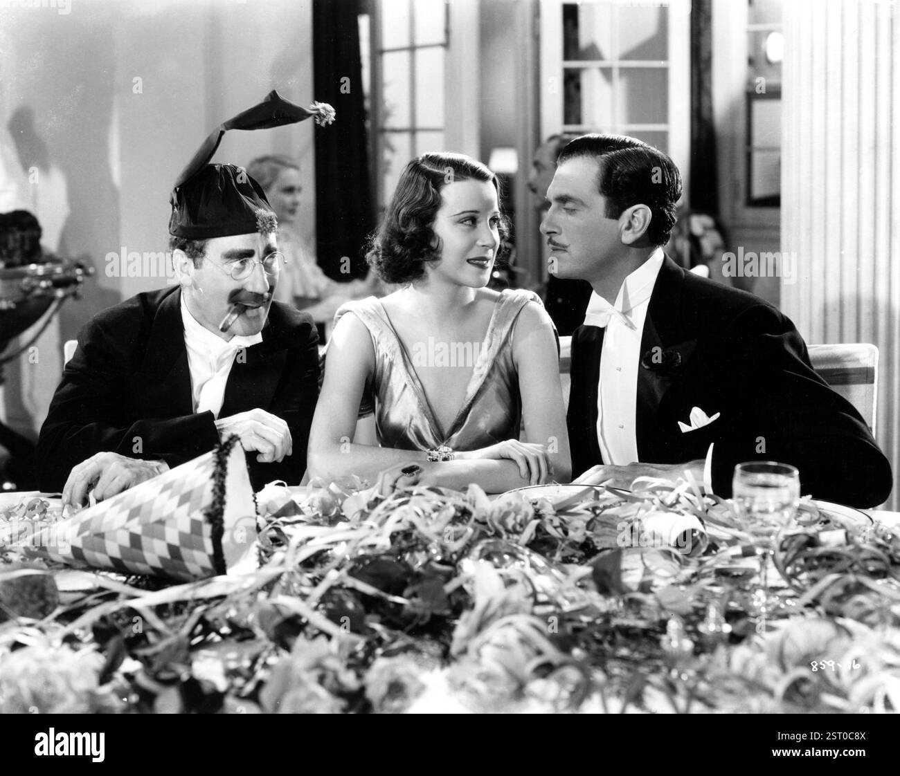 A NIGHT AT THE OPERA [US 1935] GROUCHO MARX, KITTY CARLISLE, WALTER ...