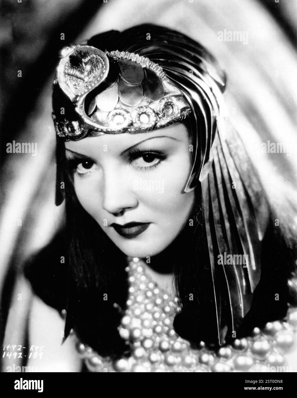 CLEOPATRA [US 1934] CLAUDETTE COLBERT as Cleopatra Date: 1934 Stock Photo - Alamy