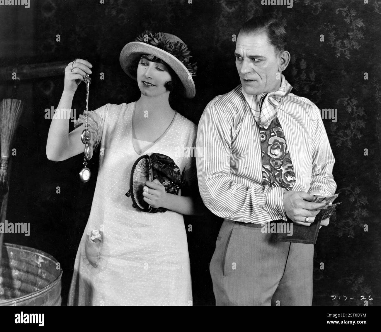 THE UNHOLY THREE [US 1925] MAE BUSCH, LON CHANEY Date: 1925 Stock Photo ...