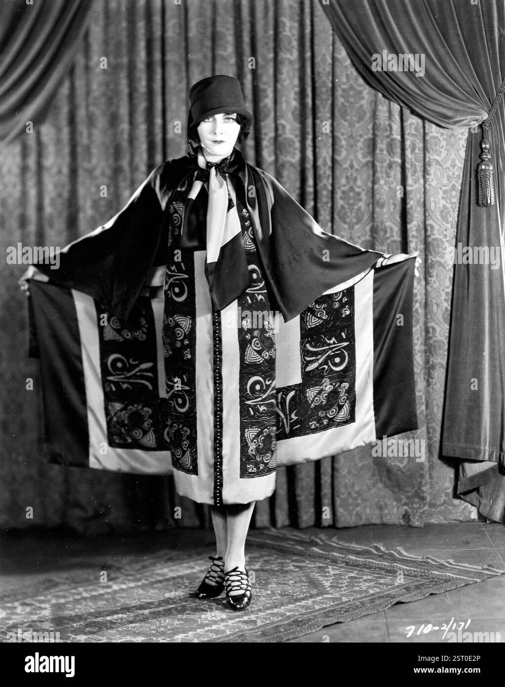 THE DRESSMAKER FROM PARIS [US 1925] [?] LEATRICE JOY Date: 1925 Stock ...