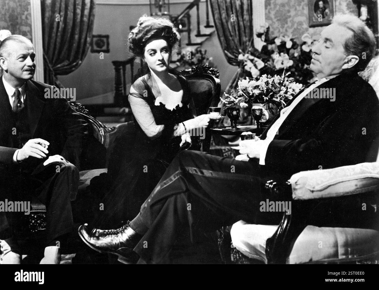 THE LITTLE FOXES [US 1941] RUSSELL HICKS, BETTE DAVIS, CHARLES DINGLE Date: 1941 Stock Photo - Alamy