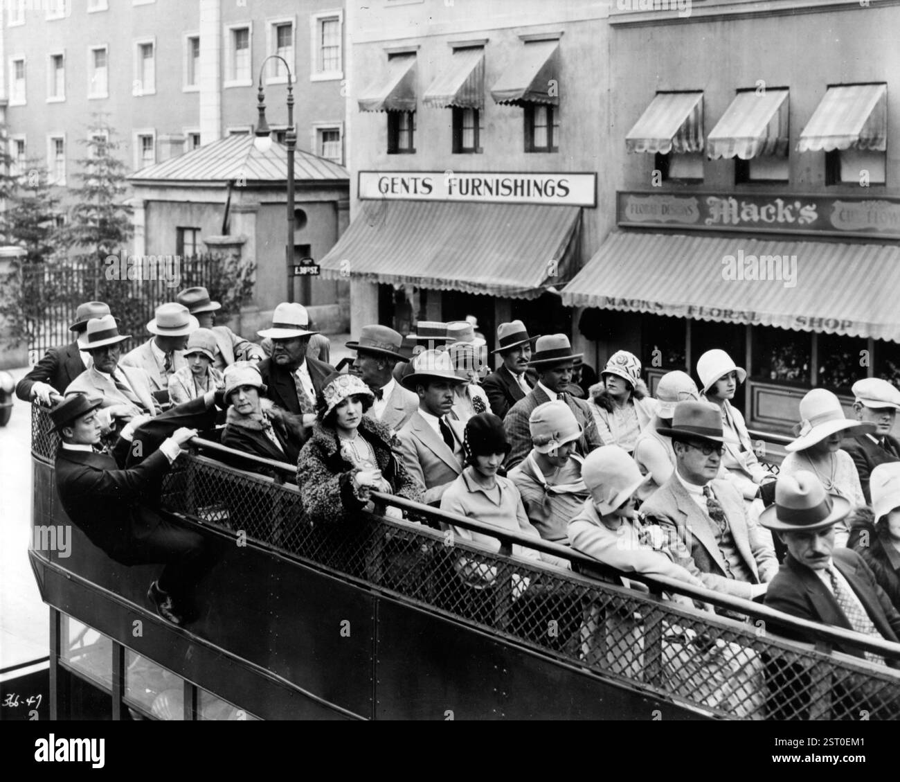 THE CAMERAMAN [US 1928] BUSTER KEATON [left] Date: 1928 Stock Photo - Alamy