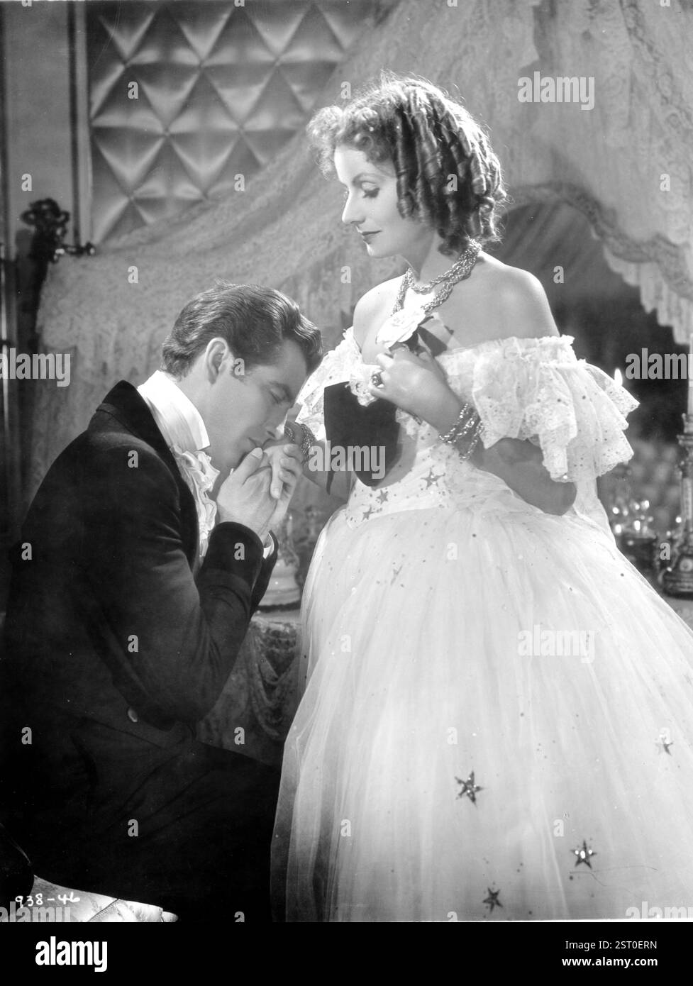 CAMILLE [US 1936] ROBERT TAYLOR, GRETA GARBO Date: 1936 Stock Photo - Alamy