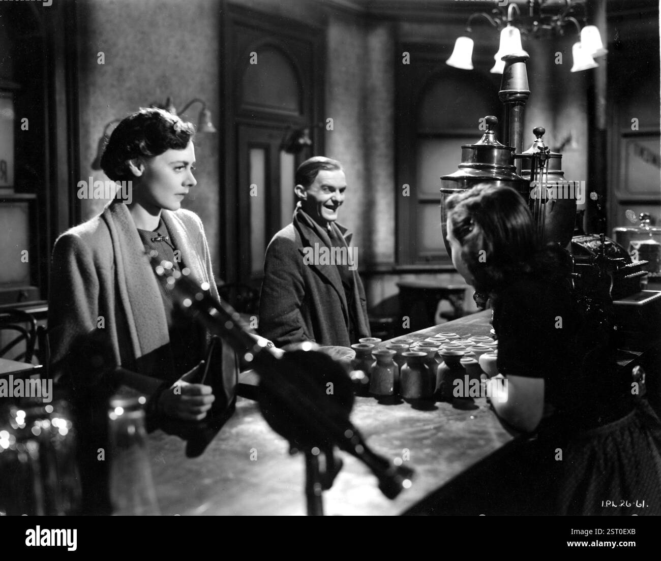 BRIEF ENCOUNTER [BR 1945] CELIA JOHNSON, [unidentified], MARGARET ...