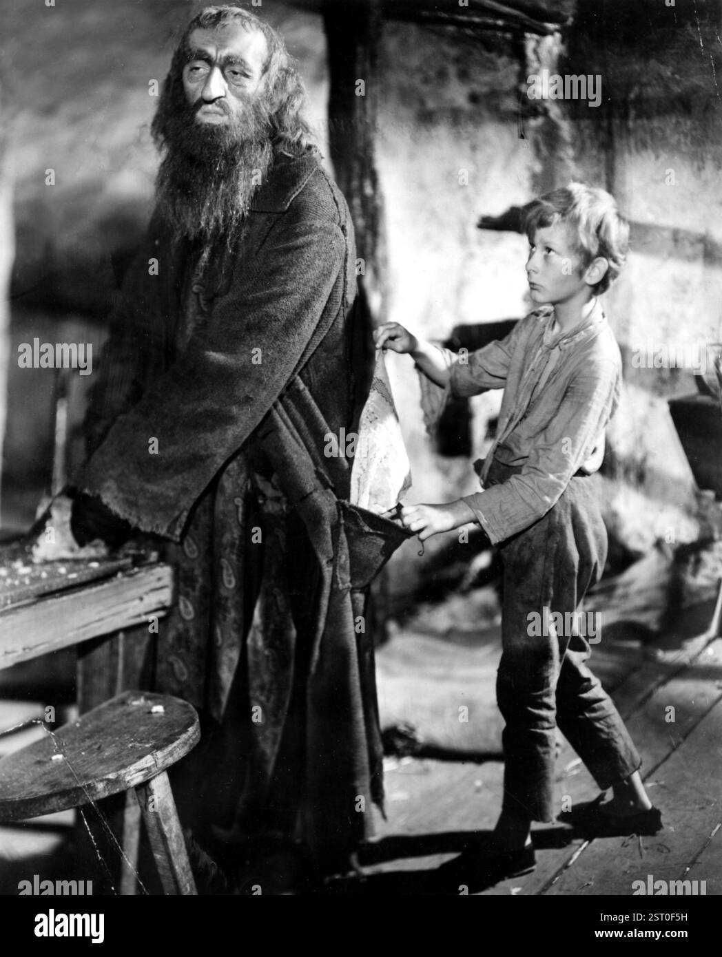 OLIVER TWIST [BR 1948] ALEC GUINNESS as Fagin, JOHN HOWARD DAVIES as ...