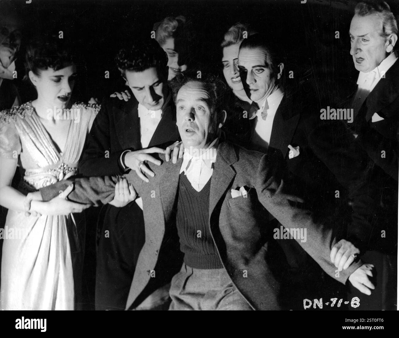 Dead of night (1945) hi-res stock photography and images - Alamy