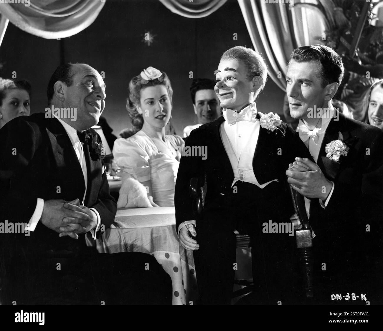 DEAD OF NIGHT [BR 1945] HARTLEY POWER, MICHAEL REDGRAVE Date: 1945 ...