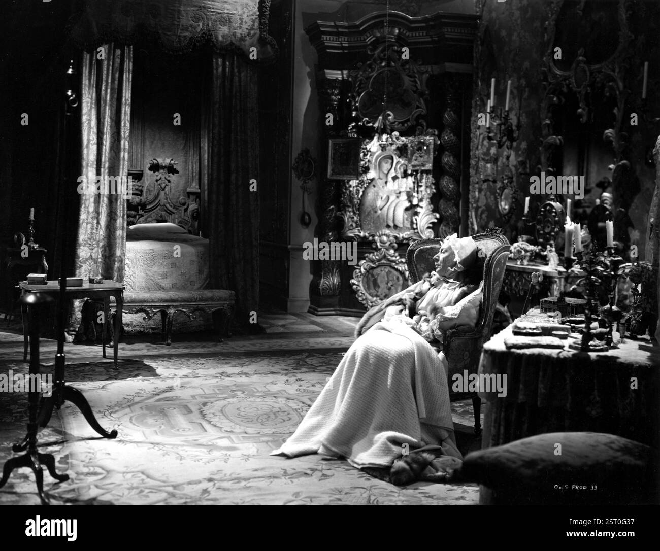 THE QUEEN OF THE SPADES [BR 1949] EDITH EVANS Date: 1949 Stock Photo ...