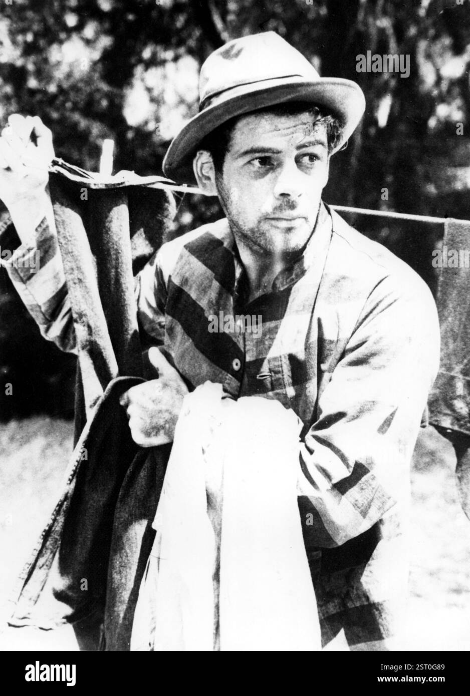 I AM A FUGITIVE FROM A CHAIN GANG [US 1932] PAUL MUNI Date: 1932 Stock ...