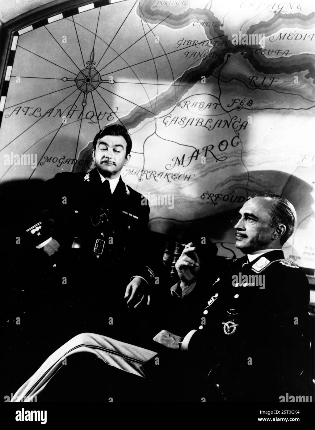 CASABLANCA [US 1942] [L-R] CLAUDE RAINS, CONRAD VEIDT Date: 1942 Stock ...