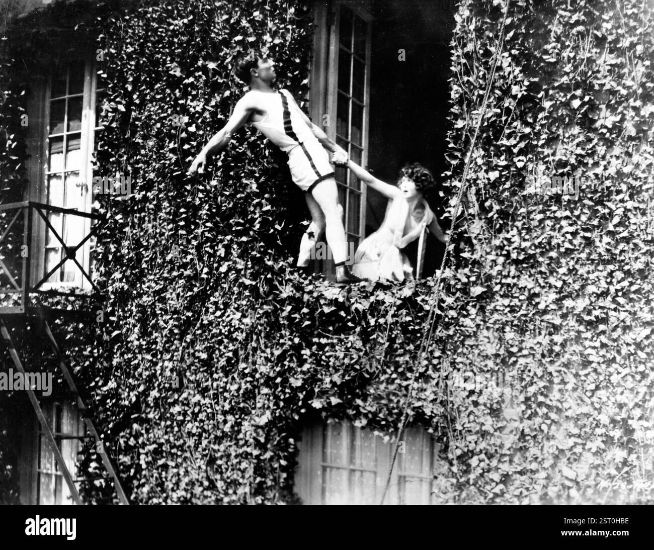 COLLEGE [US 1927] BUSTER KEATON, [?] ANNE CORNWALL Date: 1927 Stock ...