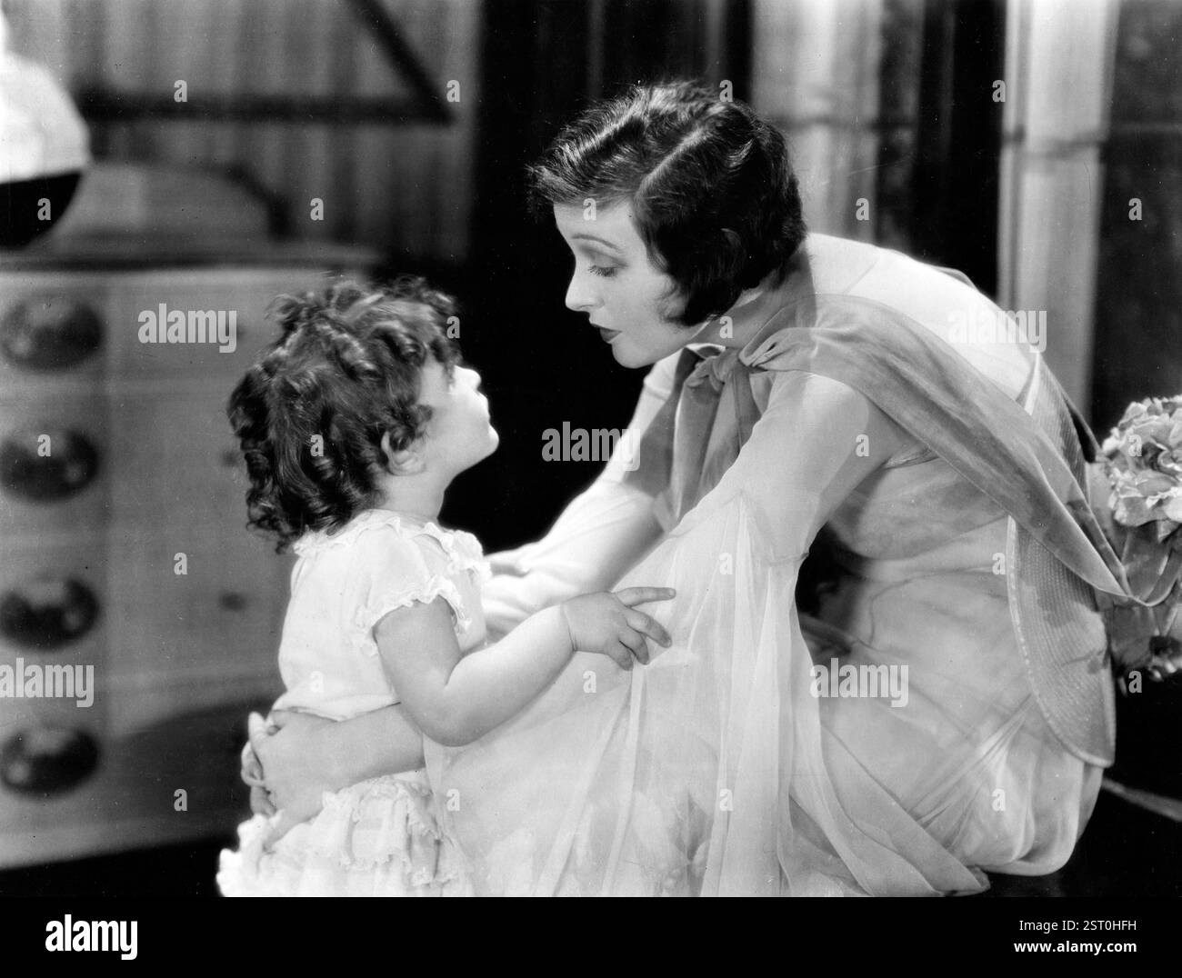 THREE HOURS [US 1927] [L-R] MARY LOUISE MILLER, CORINNE GRIFFITH Date: 1927 Stock Photo - Alamy