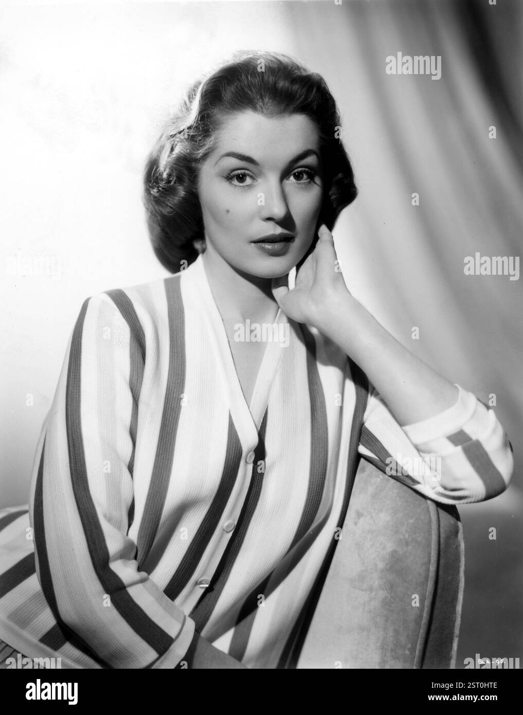 BARBARA SHELLEY [b. 1932] British actor Date: 1932 Stock Photo - Alamy