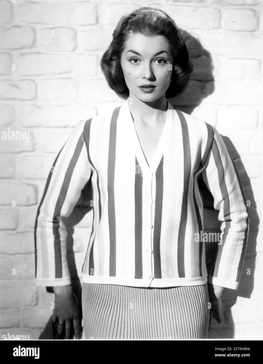 BARBARA SHELLEY [b. 1932] British actor Date: 1932 Stock Photo - Alamy