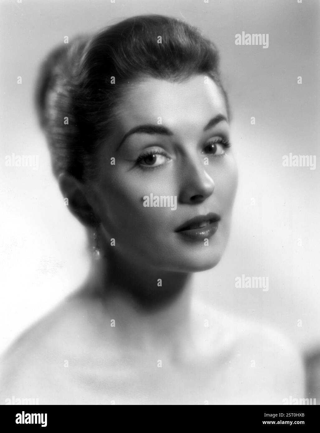 BARBARA SHELLEY [b. 1932] British actor Date: 1932 Stock Photo - Alamy