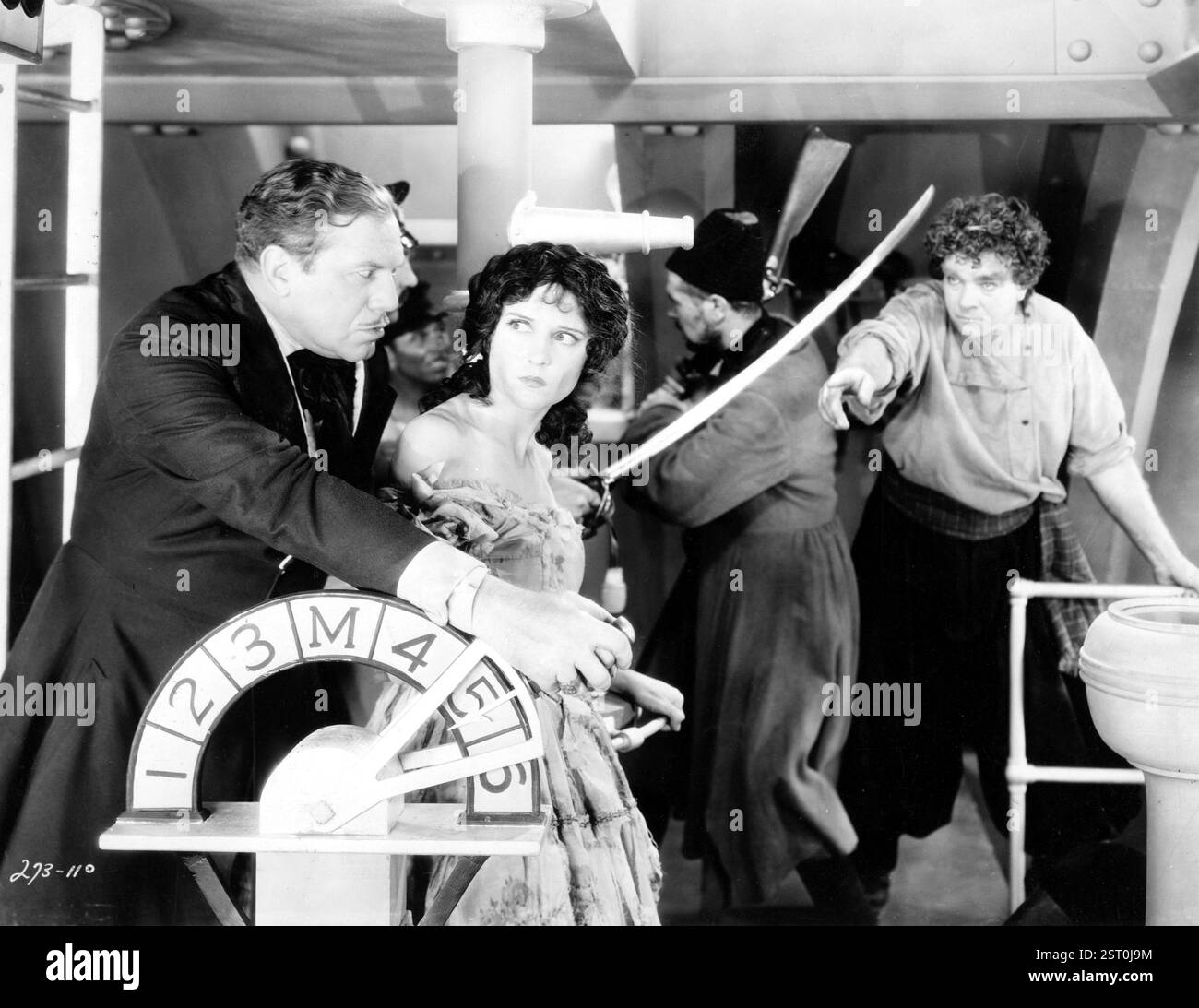 THE MYSTERIOUS ISLAND [US 1929] MONTAGU LOVE, JACQUELINE GADSDON, GIBSON GOWLAND [right] Date ...