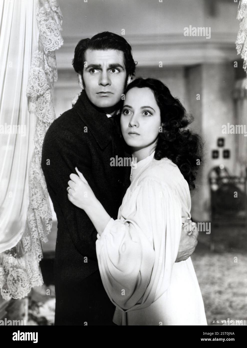 WUTHERING HEIGHTS [US 1939] LAURENCE OLIVIER as Heathcliff, MERLE OBERON as Cathy Date: 1939 ...
