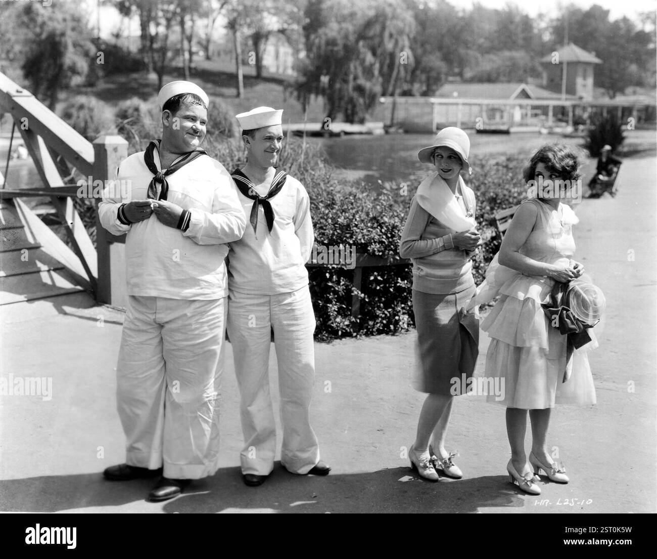 MEN O'WAR [US 1929] OLIVER HARDY, STAN LAUREL, GLORIA GREER, ANNE ...