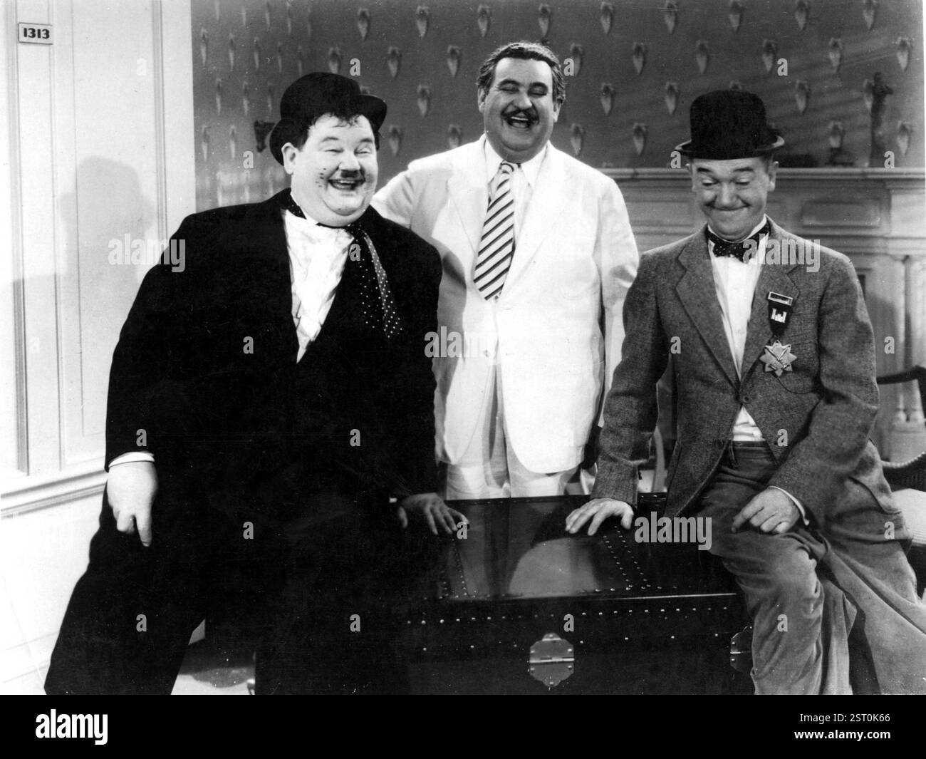 BLOCK-HEADS [US 1938] OLIVER HARDY, BILLY GILBERT, STAN LAUREL Date ...