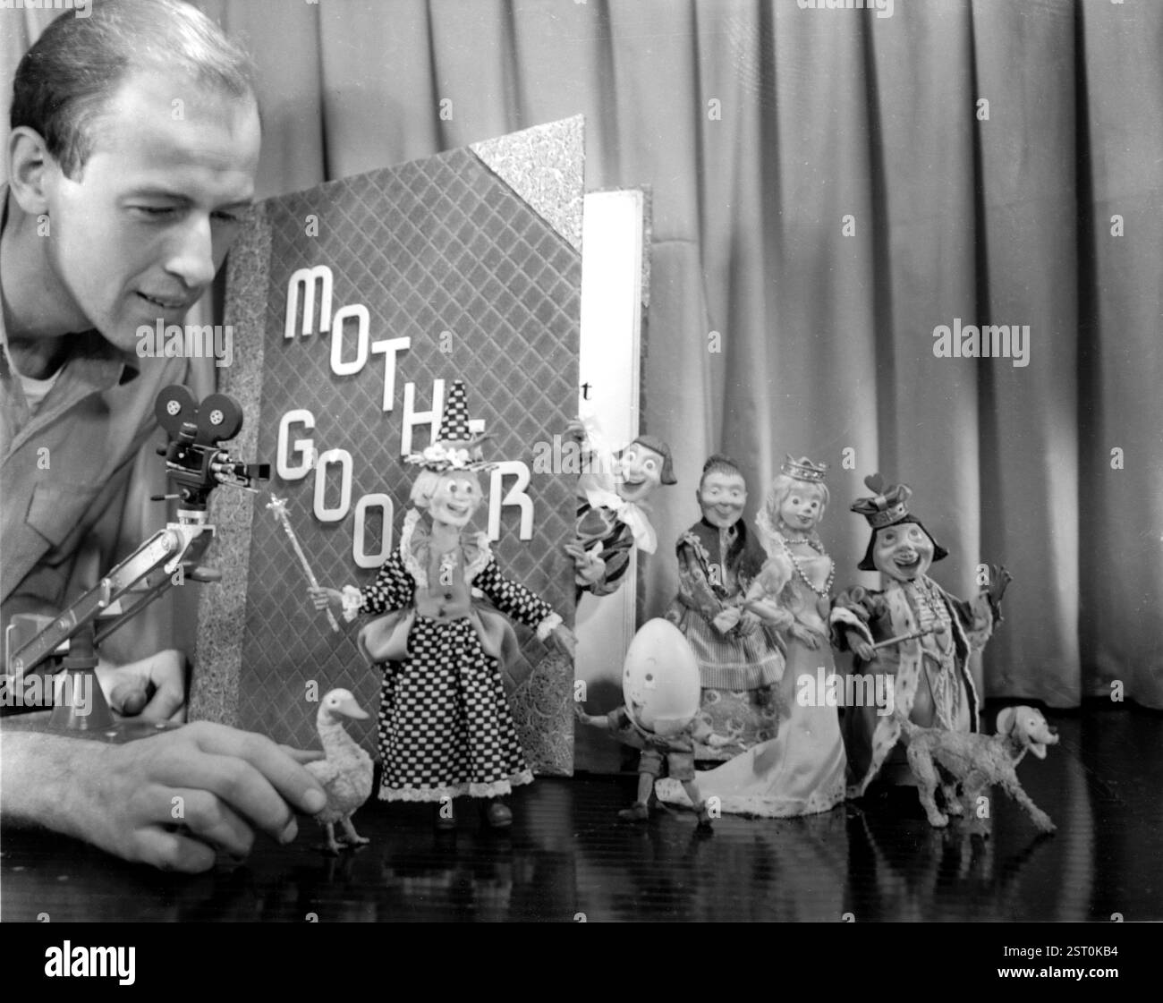 THE STORYBOOK REVIEW [US 1946] Stop motion animator RAY HARRYHAUSEN ...