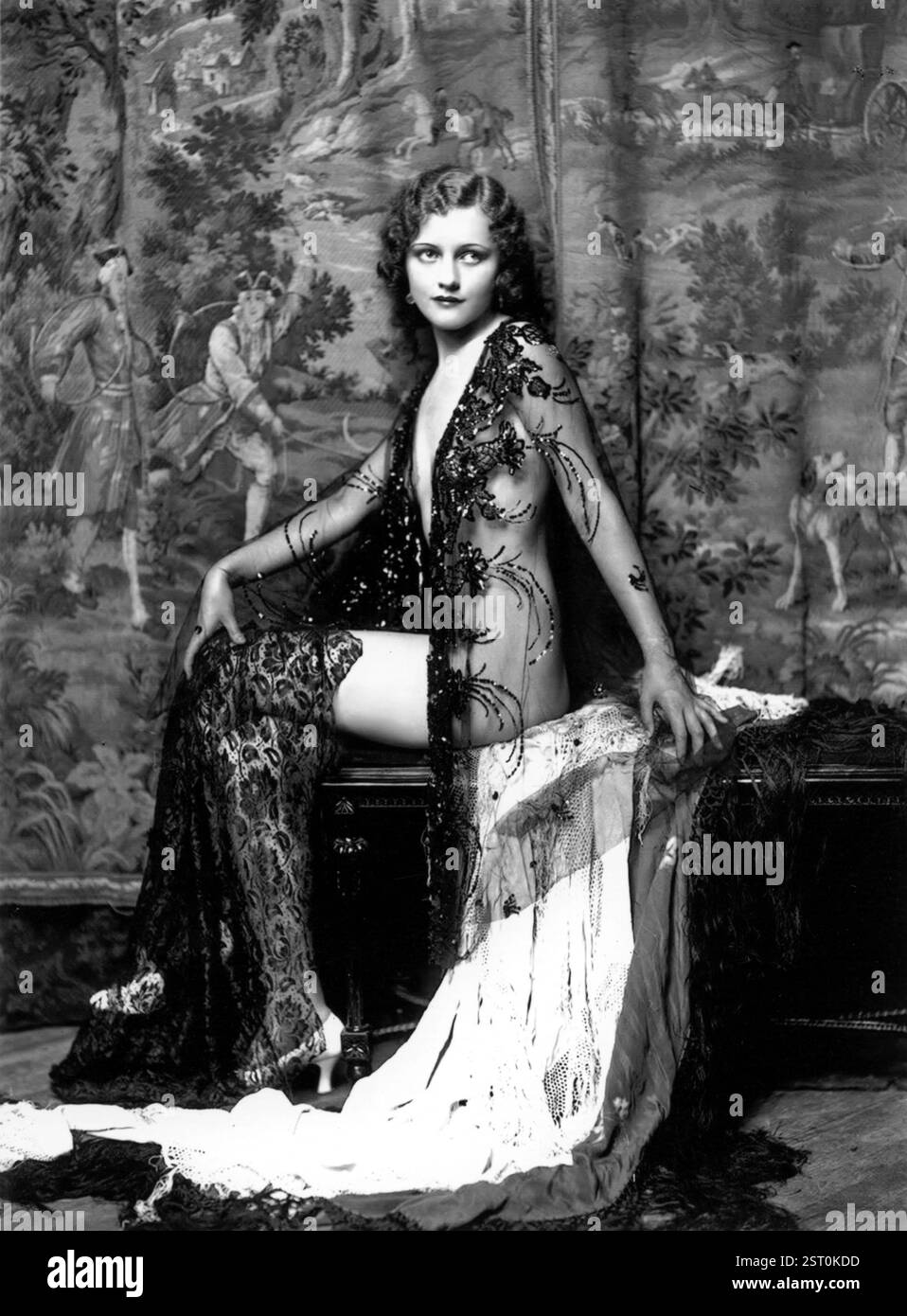 ANNE PATTERSON [c. 1923] aka ANNE LEE PATTERSON A Ziegfeld Girl Date ...