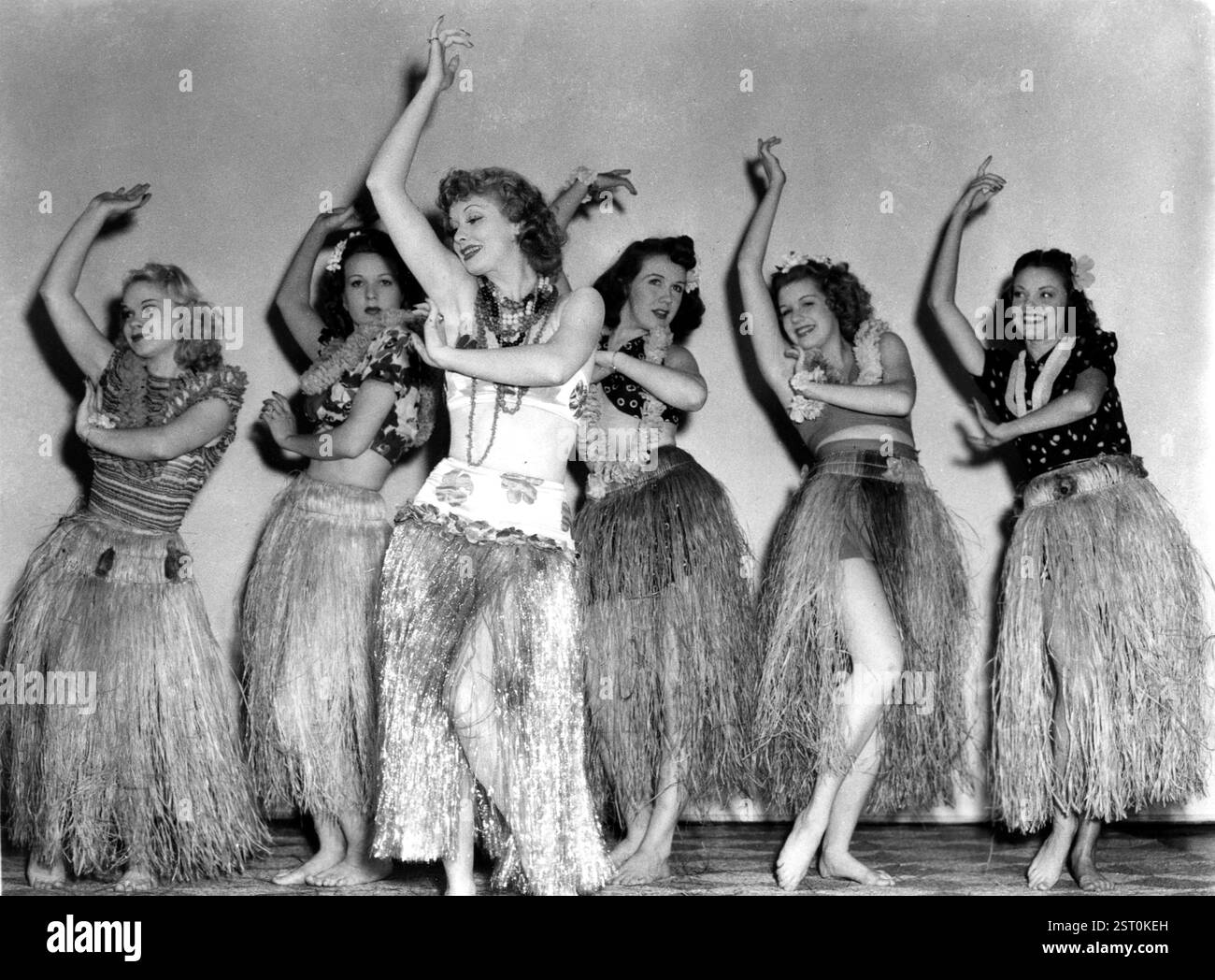 DANCE, GIRL, DANCE [US 1940] LUCILLE BALL [centre, foreground] Date ...