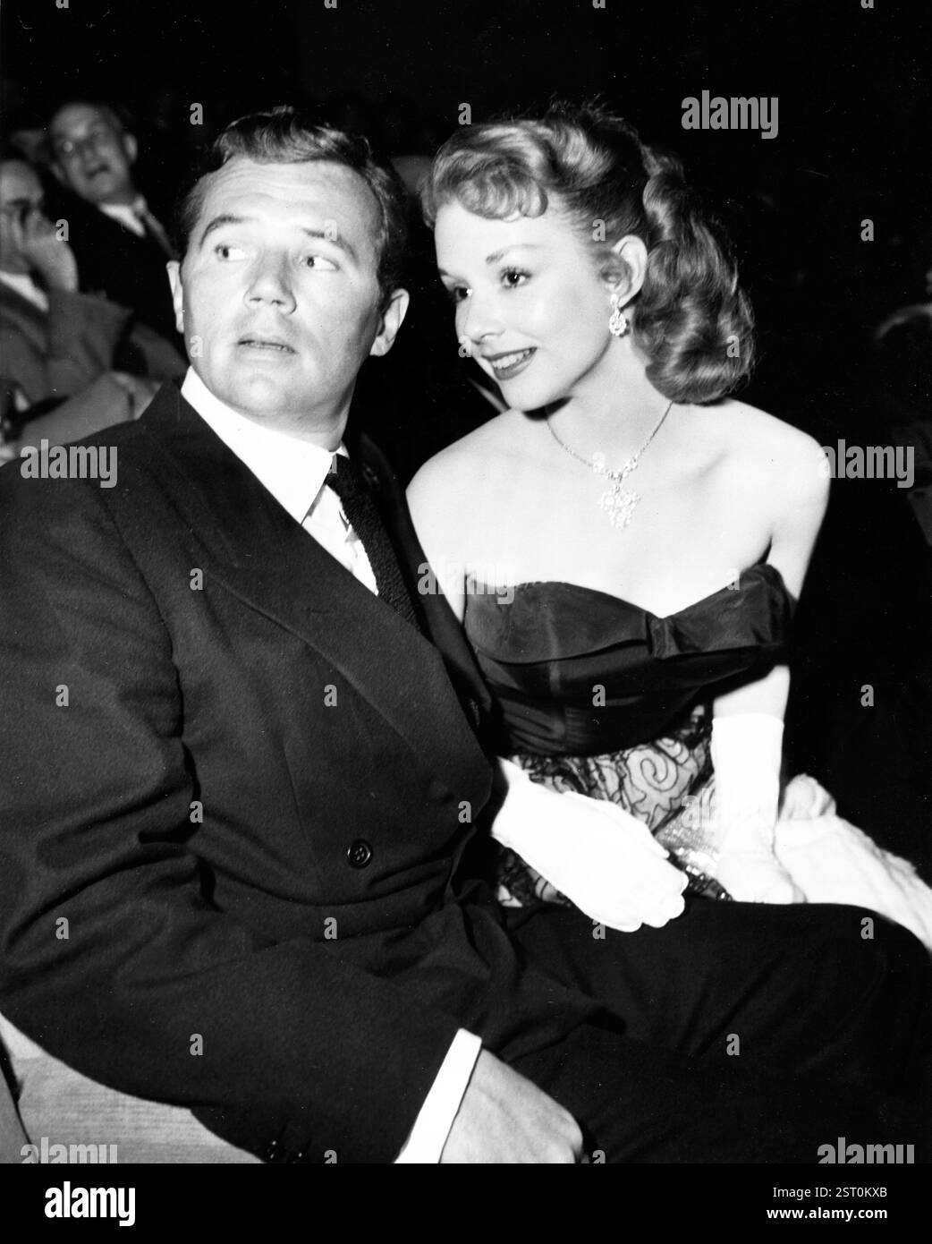 PIPER LAURIE [b. 1932] and HOWARD DUFF [1913 -1990] American Actress Date: 1932 Stock Photo - Alamy