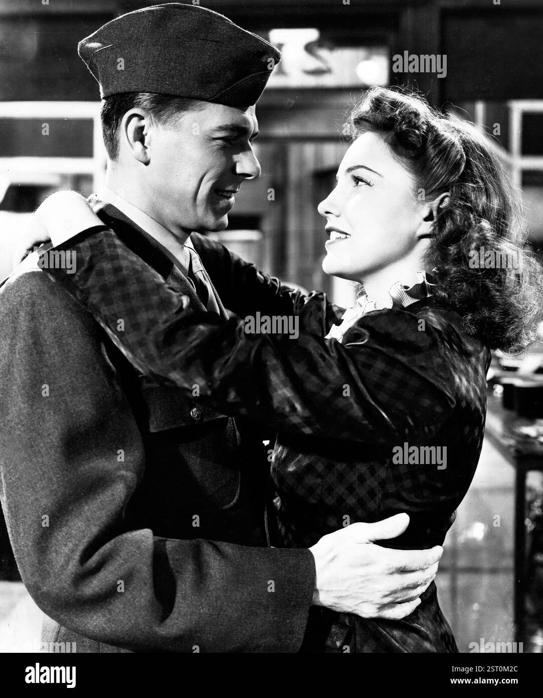 THIS IS THE ARMY [US 1943] RONALD REAGAN , JOAN LESLIE Date: 1943 Stock ...