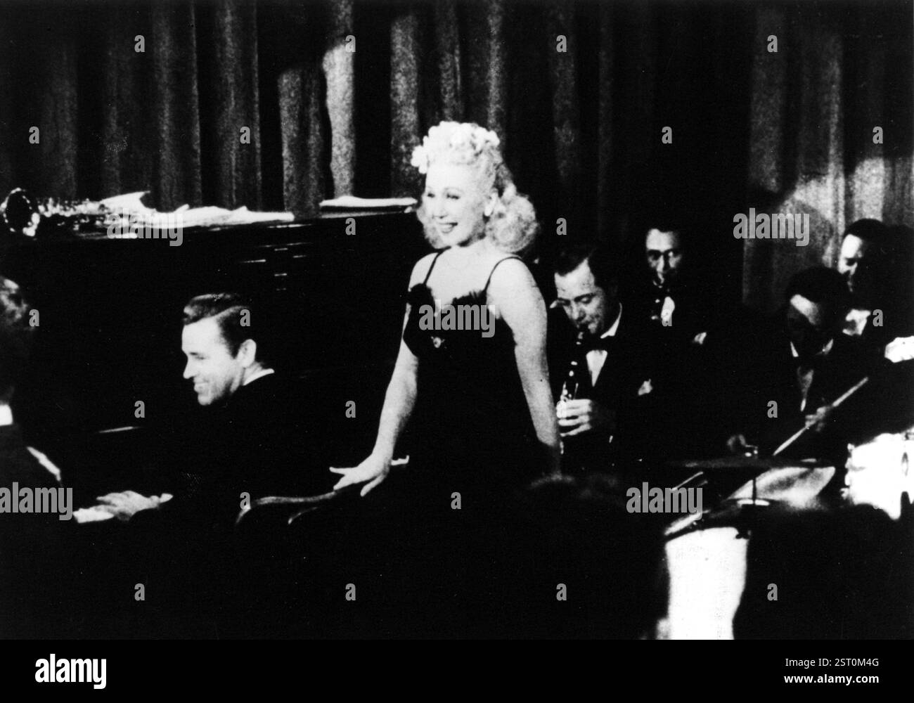 DETOUR [US 1945] TOM NEAL [left] Date: 1945 Stock Photo - Alamy