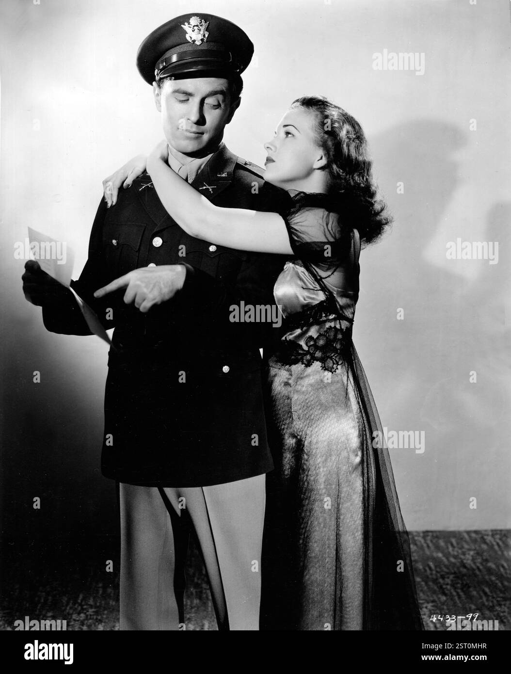 G.I. HONEYMOON [US 1945] PETER COOKSON, GALE STORM Date: 1945 Stock ...