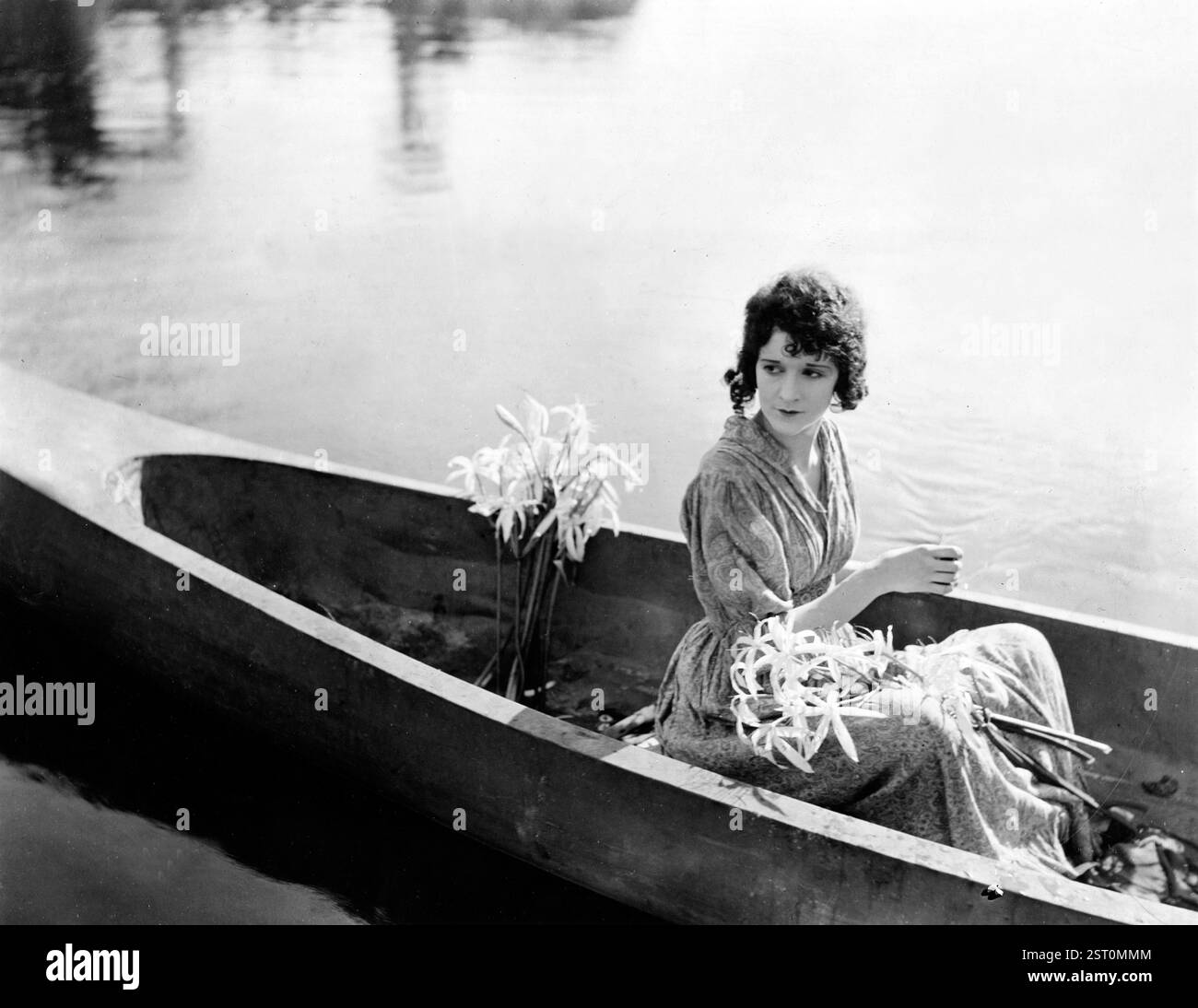 THE LOVE FLOWER [US 1920] CAROL DEMPSTER Date: 1920 Stock Photo - Alamy
