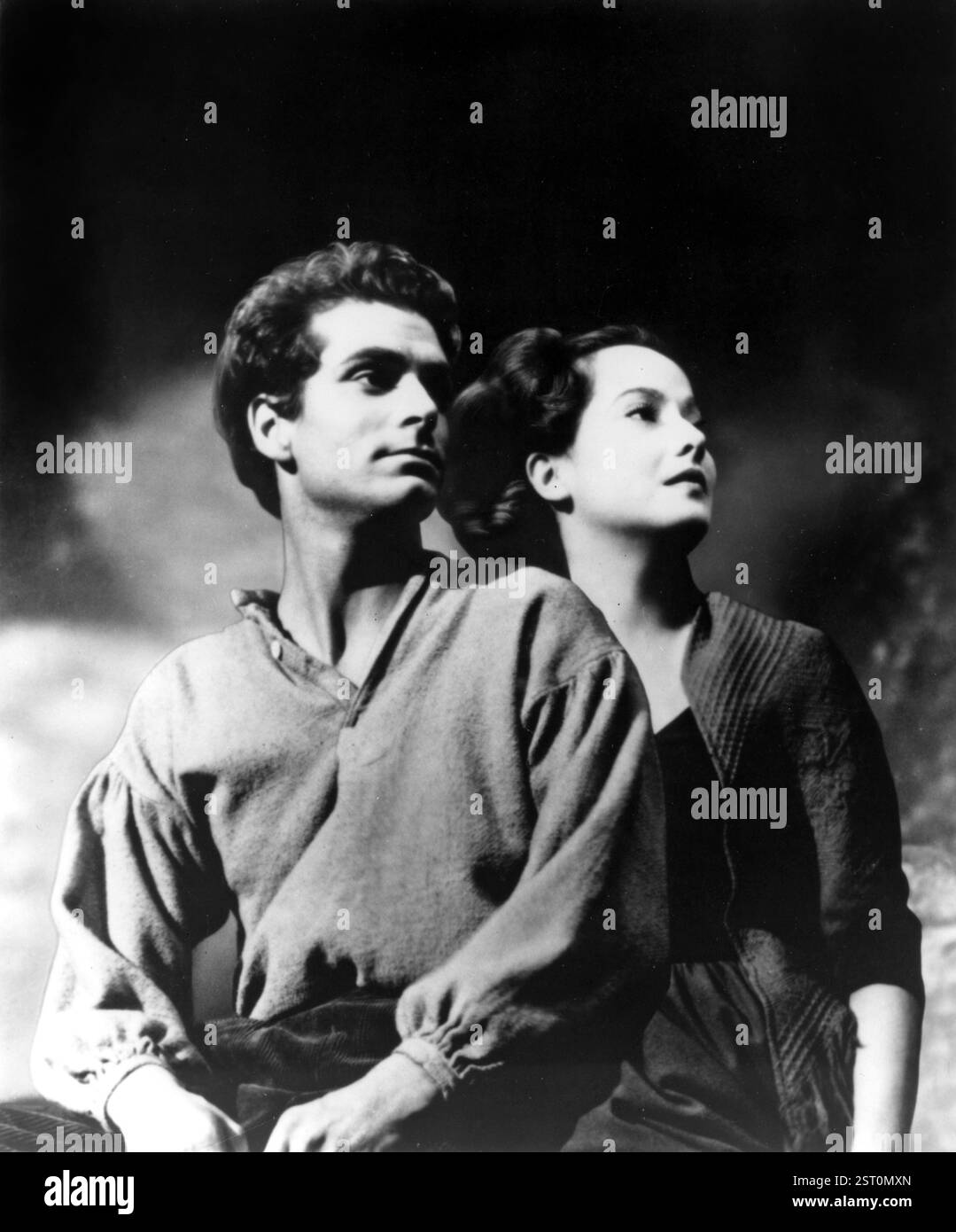 WUTHERING HEIGHTS [US 1939] LAURENCE OLIVIER as Heathcliff, MERLE OBERON as Cathy Date: 1939 ...