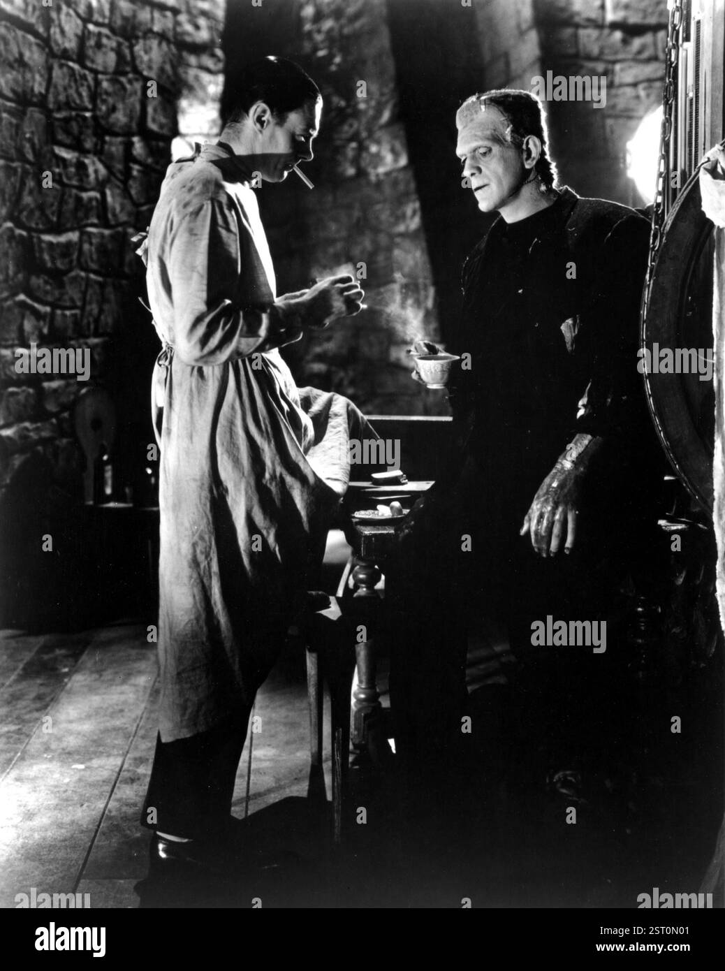 FRANKENSTEIN [US 1931] COLIN CLIVE and BORIS KARLOFF off set Date: 1931 ...