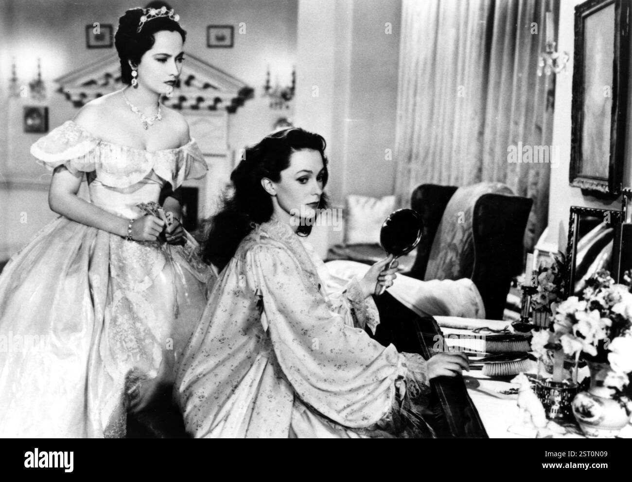 WUTHERING HEIGHTS [US 1939] MERLE OBERON as Cathy, GERALDINE FITZGERALD as Isabella Date: 1939 ...