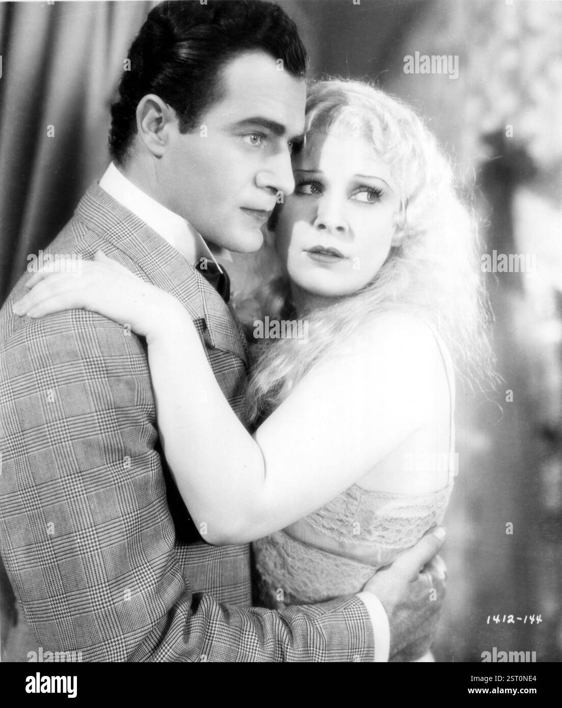 SHE DONE HIM WRONG [US 1933] GILBERT ROLAND, MAE WEST Date: 1933 Stock ...