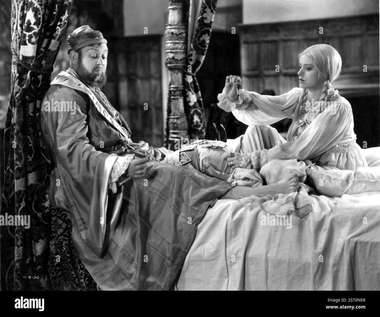 THE PRIVATE LIFE OF HENRY VIII [BR 1933] CHARLES LAUGHTON as King Henry ...
