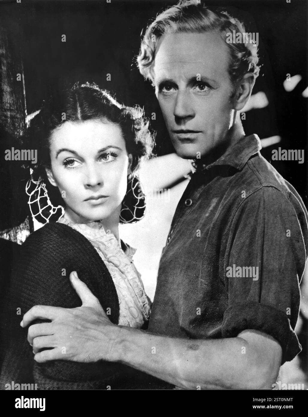 GONE WITH THE WIND [US 1939] VIVIEN LEIGH, LESLIE HOWARD Date: 1939 Stock Photo - Alamy