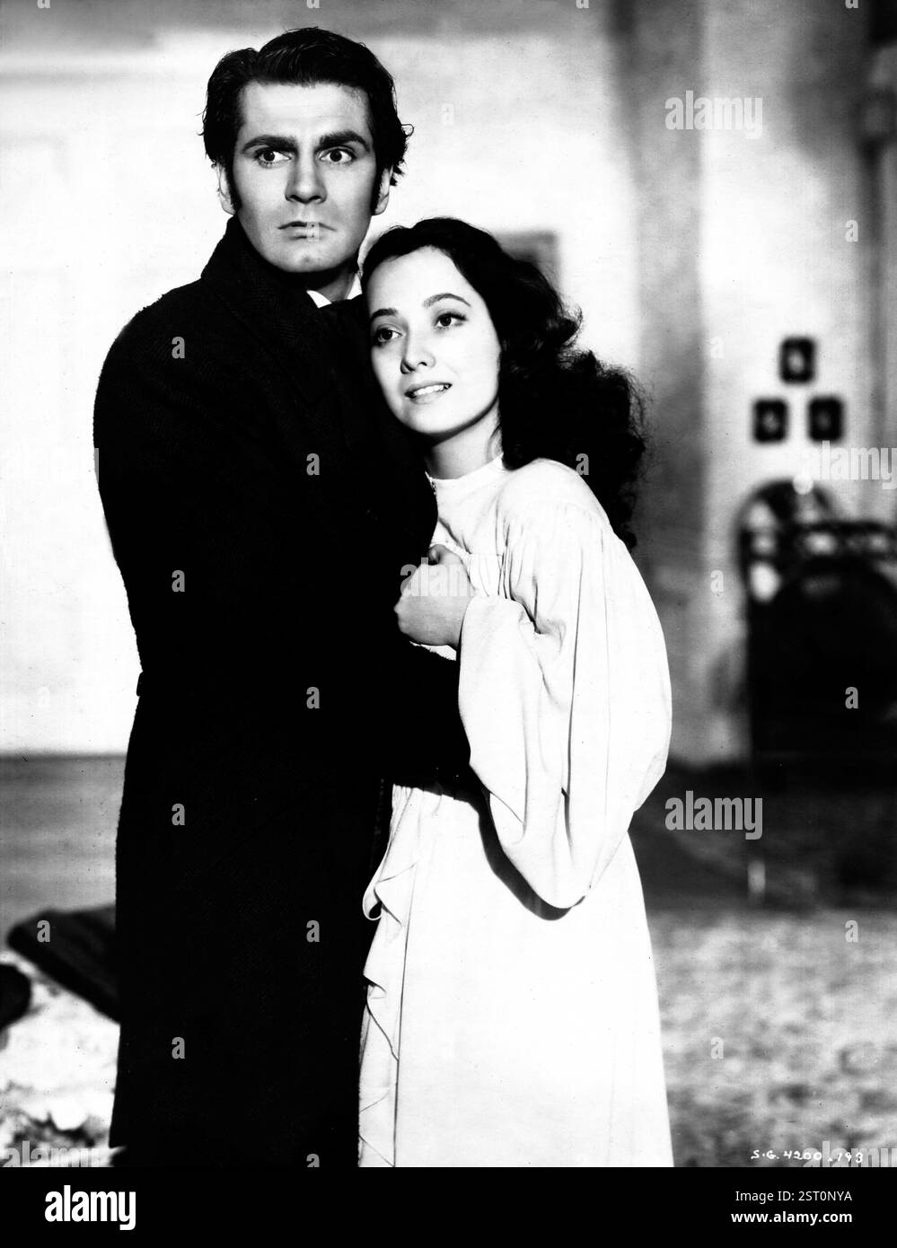 WUTHERING HEIGHTS [US 1939] LAURENCE OLIVIER as Heathcliff, MERLE OBERON as Cathy Date: 1939 ...